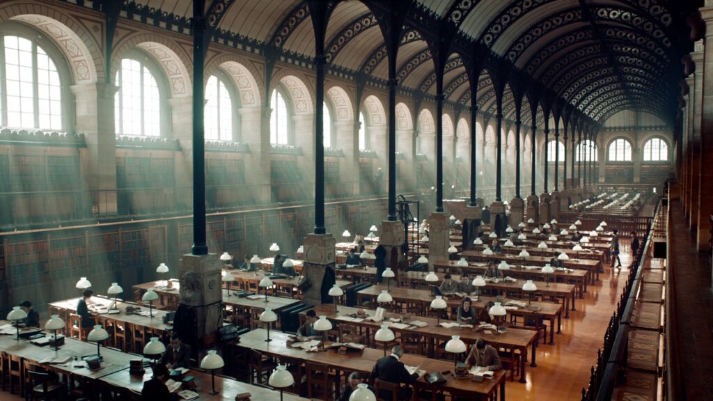 15 Artful Stills From Hugo (2011) - Our Culture
