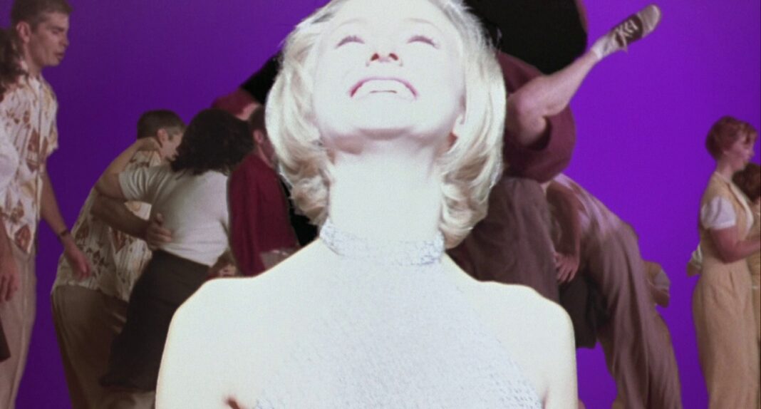 12 Best Stills from David Lynch's Mulholland Drive (2001) - Our Culture