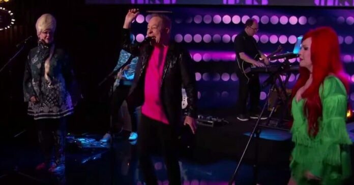 Watch the B-52s Perform 'Love Shack' on 'Kimmel' - Our Culture