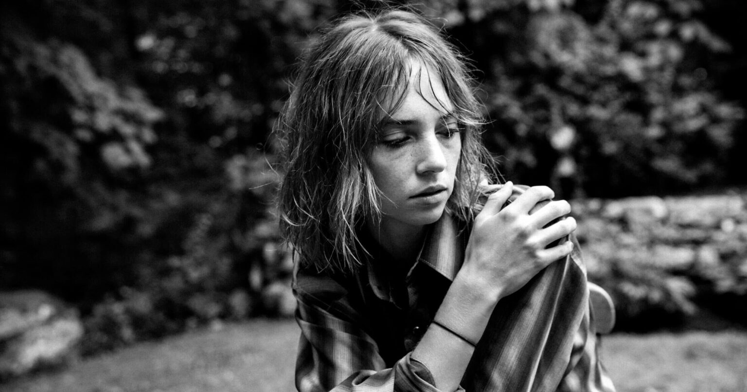Maya Hawke Announces New Album 'MOSS', Shares New Single 'Thérèse ...